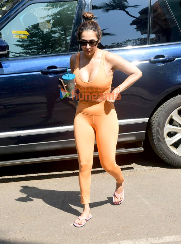 Photos: Malaika Arora snapped outside Diva Yoga in Bandra | Parties & Events - Bollywood Hungama