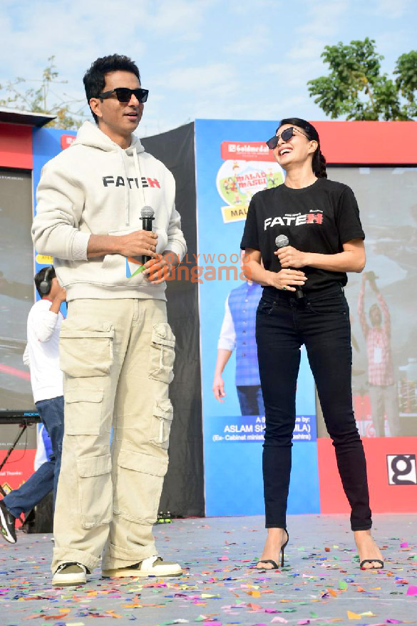Photos Sonu Sood and Jacqueline Fernandez attend Malad Masti by MLA ...