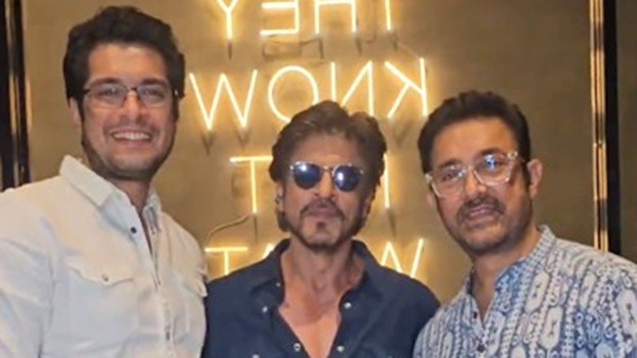 SRK's warm meetup with Amir Khan, Junaid Khan and Ira Khan - Bollywood ...