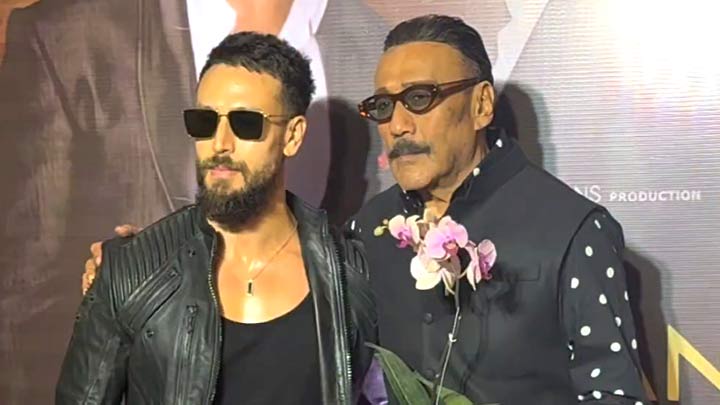 Dashing Jackie dada & Tiger Shroff at The Roshans - Bollywood Hungama