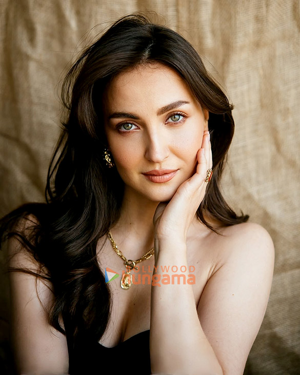 Elli AvrRam Photos, Images, HD Wallpapers, Elli AvrRam HD Images, Photos - Bollywood Hungama