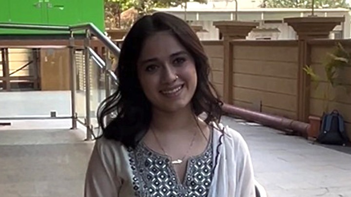 Jannat Zubair wishes Eid Mubarak - Bollywood Hungama