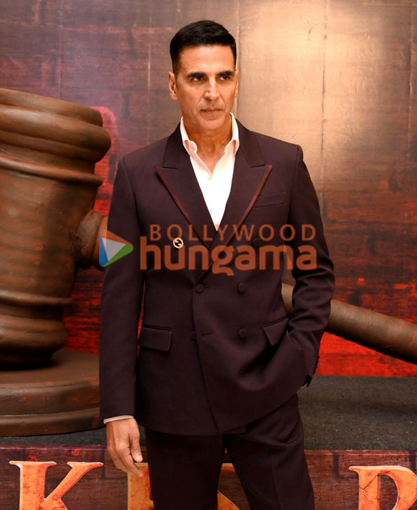 Photos Akshay Kumar, Ananya Panday and R. Madhavan snapped at Kesari 2 ...