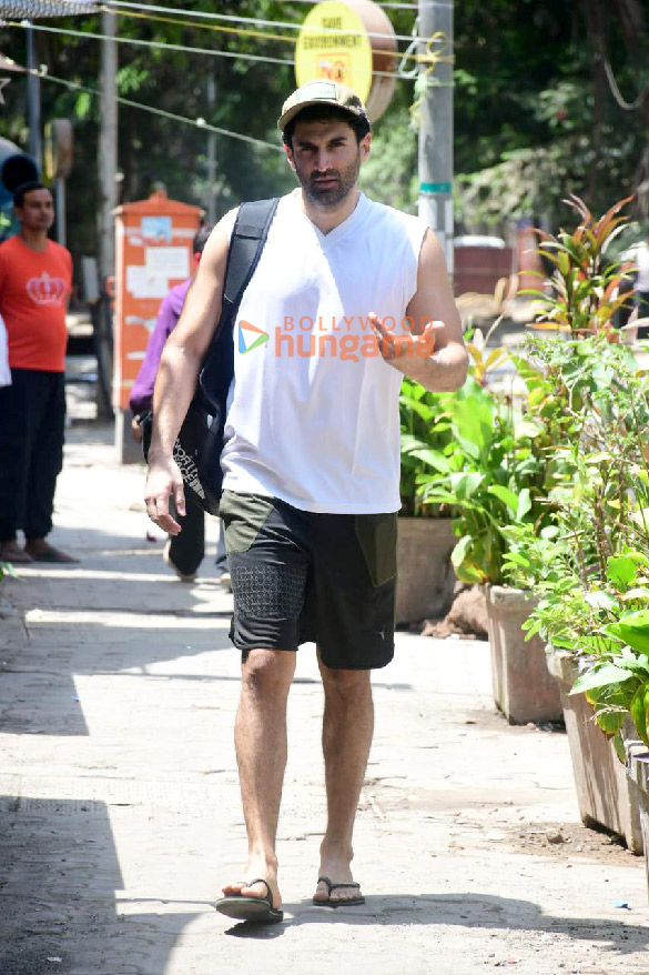 Photos Aditya Roy Kapur snapped outside a gym in Bandra (2) | Aditya Roy Kapur Images ...