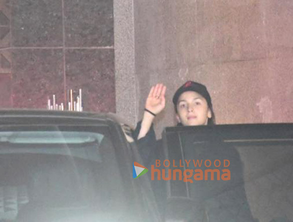 Photos: Alia Bhatt snapped outside a dance class in Bandra | Parties ...
