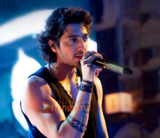 Saiyaara Photos, Poster, Images, Photos, Wallpapers, HD Images ...