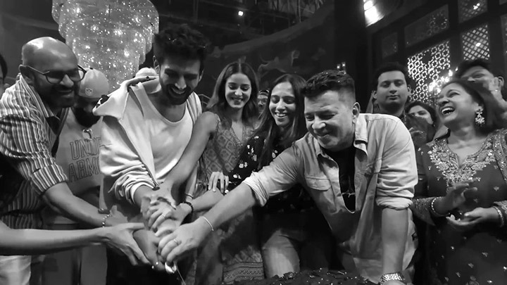 Tu Meri Main Tera Main Tera Tu Meri Movie: Review | Release Date (2025 ...