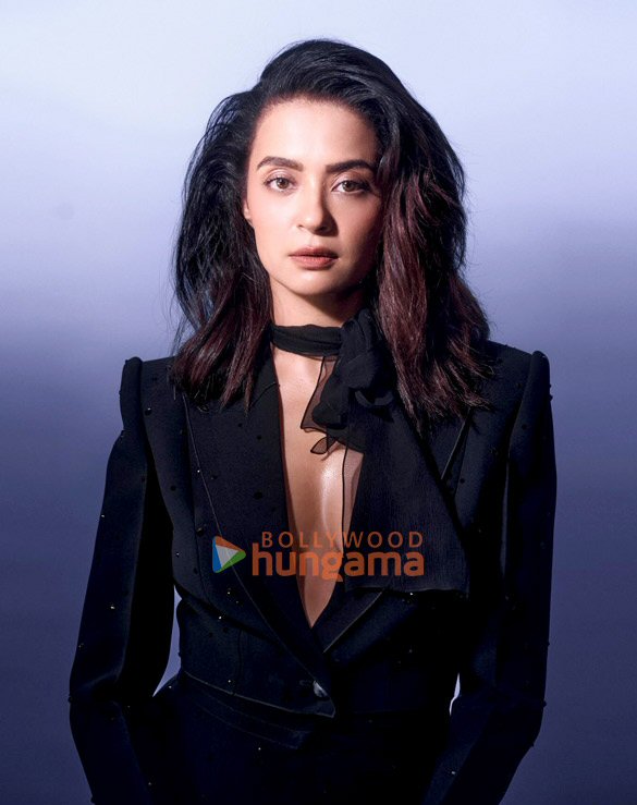 Surveen Chawla Photos, Images, HD Wallpapers, Surveen Chawla HD Images ...