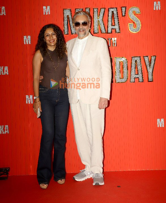 Photos Hema Malini, Anupam Kher, Sonu Nigam, Iulia Vantur and others ...
